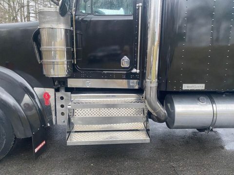 2000 Kenworth W900L Stuido Sleeper truck [new parts] for sale