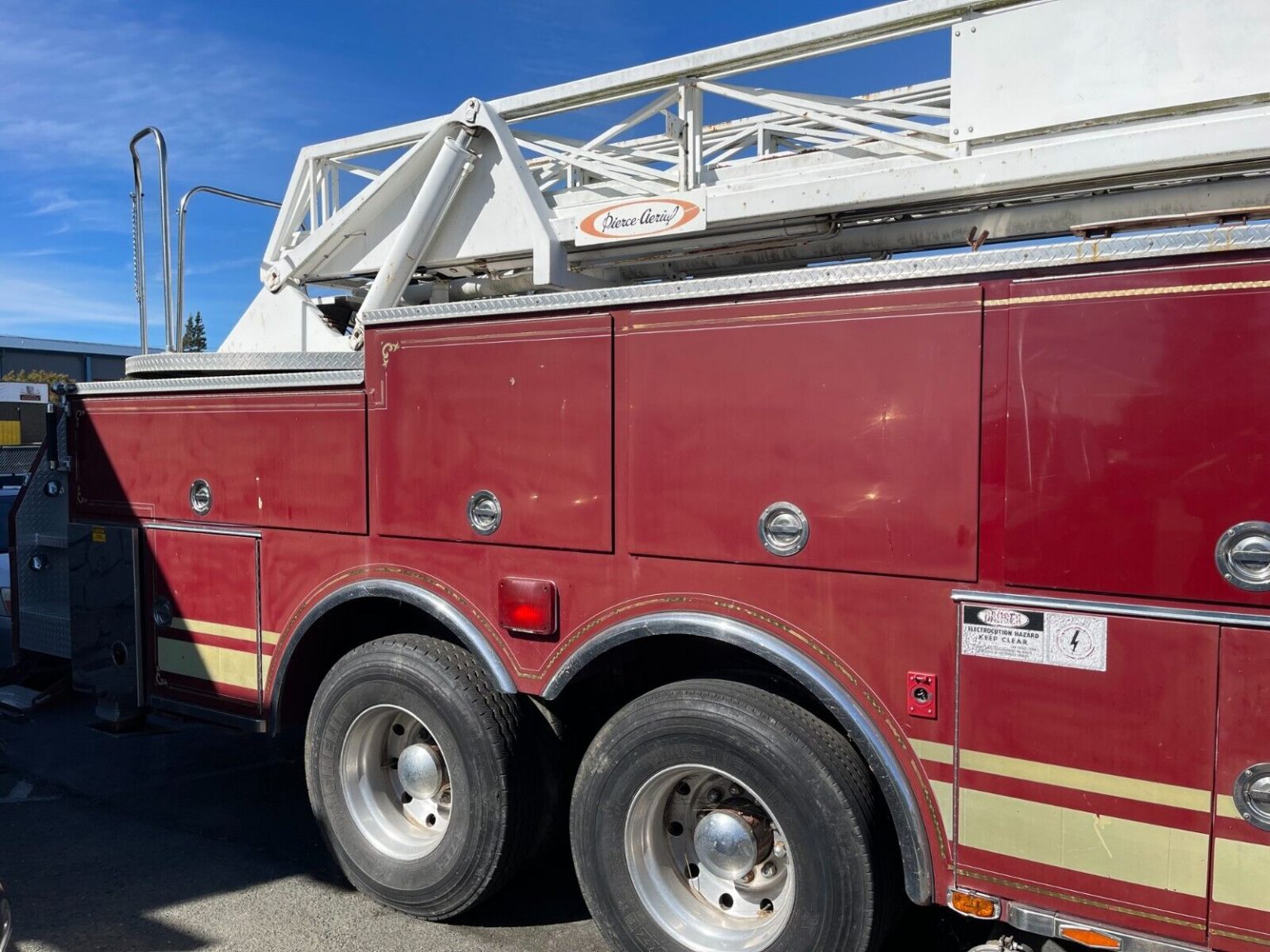 1989 Pierce Ariel Lift Fire Truck 75′ Ladder [needs good cleaning] for sale