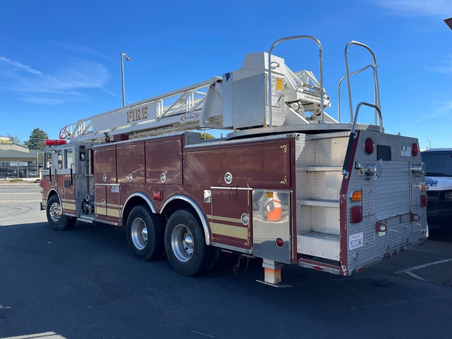 1989 Pierce Ariel Lift Fire Truck 75′ Ladder [needs good cleaning] for sale