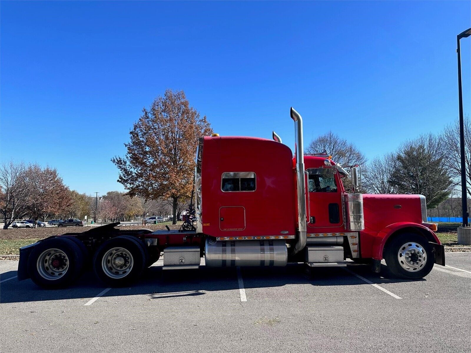 2007 Peterbilt 379 truck [great shape] for sale